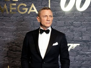 【画像】「007」60周年記念パーティー開催 ダニエル・クレイグがタキシードで登場 - ライブドアニュース