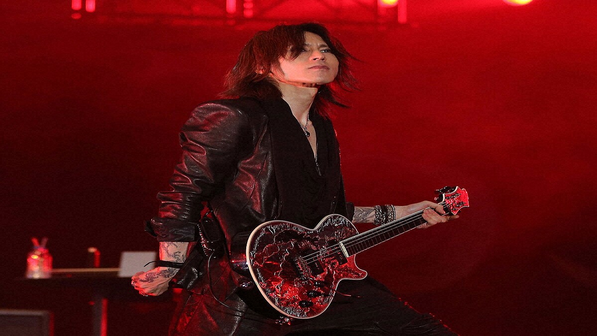 SUGIZO 公演直前のアクシデントで腰骨折 激痛の中、FNS歌謡祭出演していた「どうりで痛みが…」 (2023年12月7日掲載) - ライブドアニュース