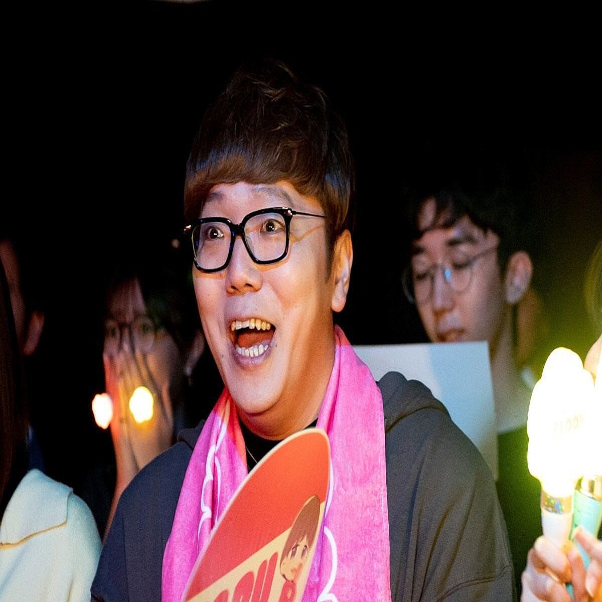 HIKAKIN、8LOOMのファン役で『君の花になる』出演! ライブシーンを盛り上げる (2022年11月15日掲載) - ライブドアニュース