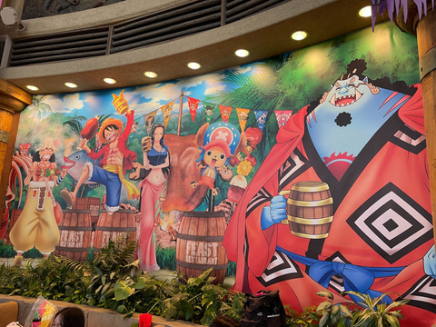 【画像】USJ「麦わらの一味の宴レストラン」店内やメニューを撮り下ろしで紹介！ ブルックが歌う「ビンクスの酒」にも注目 2/15 - ライブドアニュース