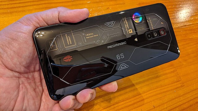 透明ボディの中で冷却ファンが光る！ 回る！ ハイスペックゲーミングスマホ「REDMAGIC 6S PRO（Ghost）」レビュー - ライブドアニュース