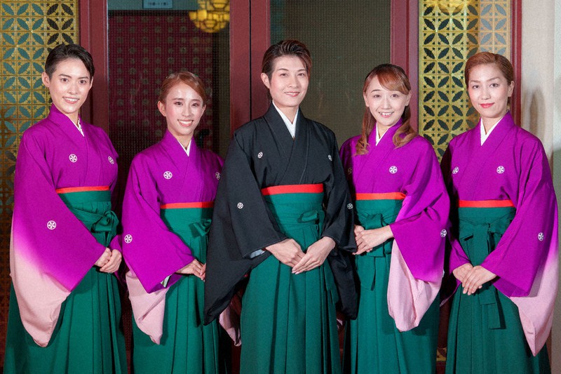 朝ドラで注目 OSK日本歌劇団レビュー公演 「和」と歴史テーマ (2023年11月11日掲載) - ライブドアニュース