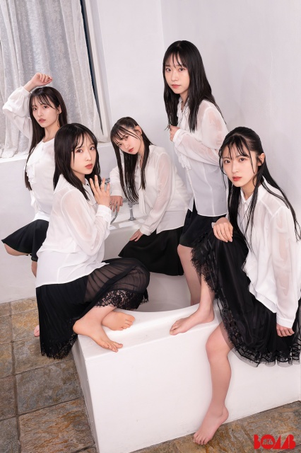 AKB48小栗有以＆山内瑞葵ら、大人の濡れ髪カット公開 『BOMB』表紙＆グラビア登場【独占カット】 - ライブドアニュース