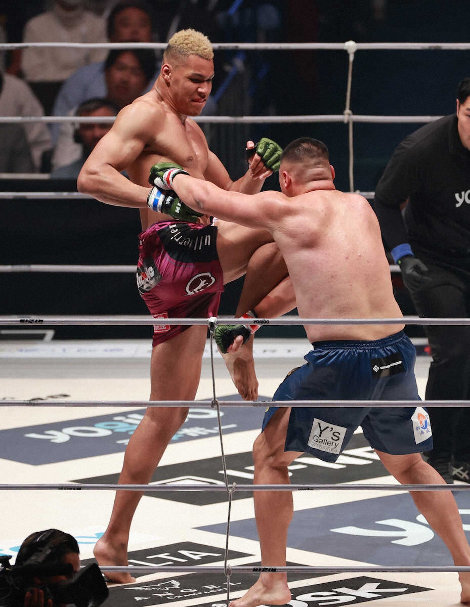 【RIZIN】BD出身エドポロキング衝撃KOデビュー！大相撲出身の貴賢神にヒザ蹴りからパンチ連打 - ライブドアニュース