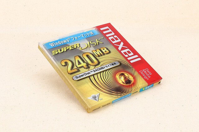 容量が2倍になったSuperDiskの後継「SuperDisk 240MB」：スイートメモリーズ File078 - ライブドアニュース