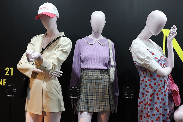 再上陸のFOREVER21、2023春夏モデルを公開 - 大量生産・大量消費のイメージから脱却するコレクション - ライブドアニュース