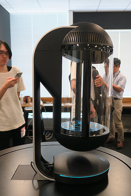 【画像】あの「俺の嫁召喚装置」が半額に。Gateboxが量産モデルを発売開始 7/14 - ライブドアニュース