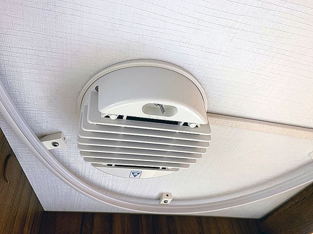 キャンピングカーのマルチルームに排気ファンをDIYで取り付け！ - ライブドアニュース