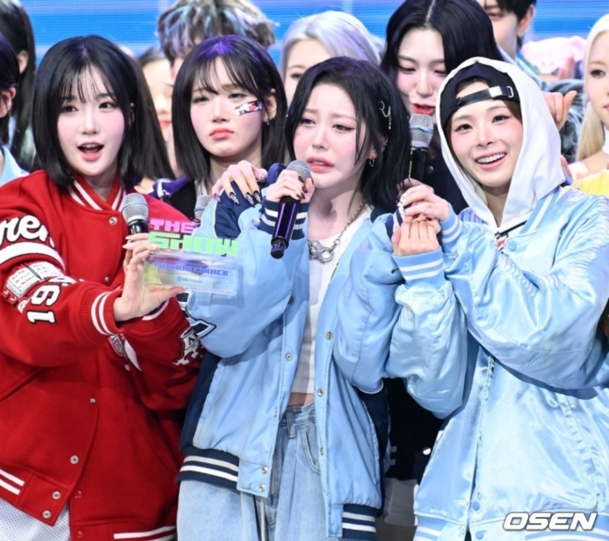 【PHOTO】tripleS VV、11/5放送の「THE SHOW」で1位を獲得！感動の涙も - ライブドアニュース