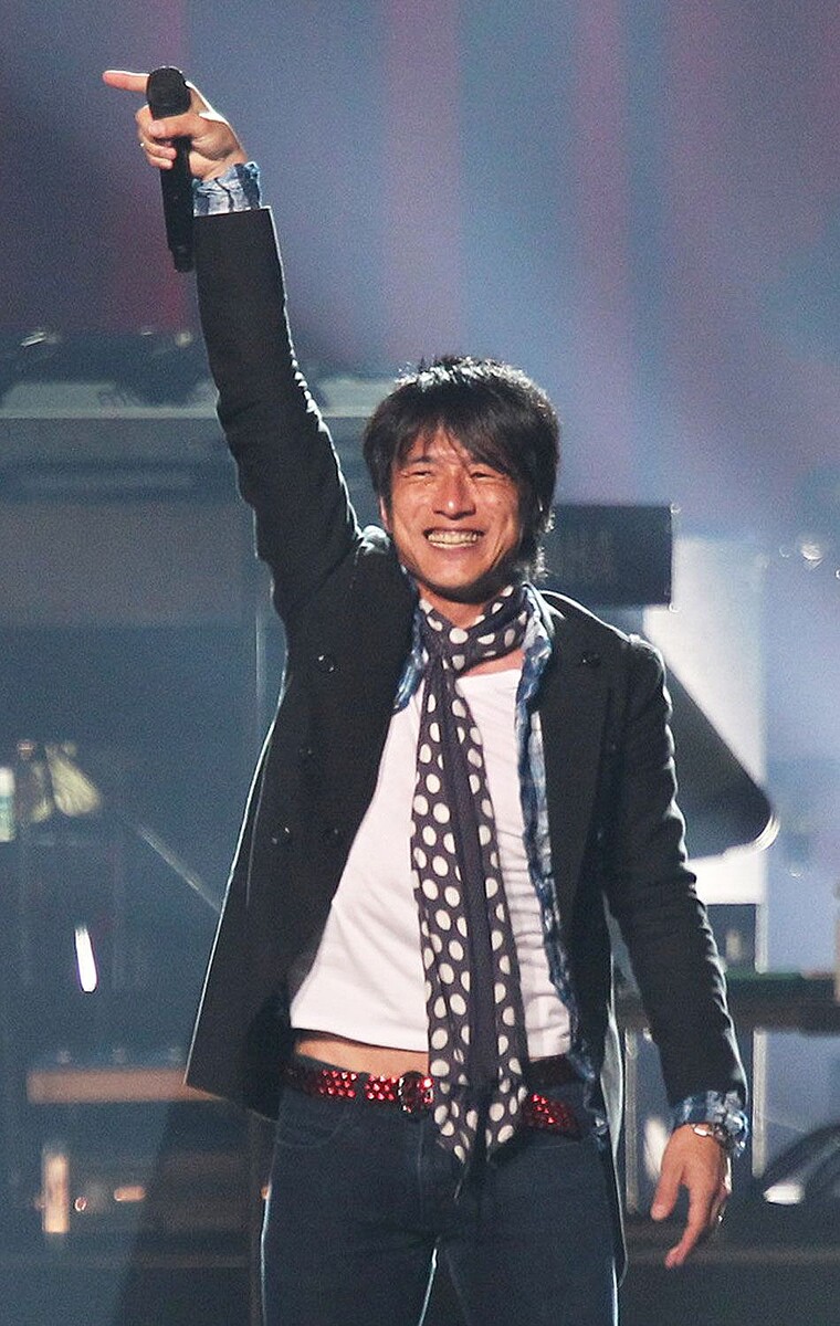 ミスチル所属事務所が家宅捜索 ターゲットは桜井和寿(53)の最側近だった「偏差値高めのスキームでした…」 - ライブドアニュース