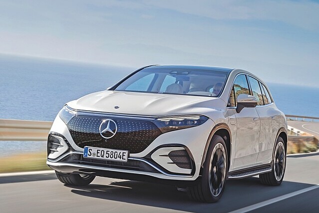 深く満たされる上質 メルセデス・ベンツ EQS SUVへ試乗 GLSのEV版 航続511km (2022年10月11日掲載) - ライブドアニュース