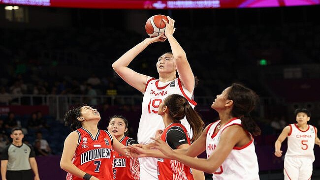 17歳で身長220cmの女子バスケ中国選手に衝撃 規格外の存在感にFIBAも脚光「即座にインパクト」 (2024年6月25日掲載) - ライブドアニュース