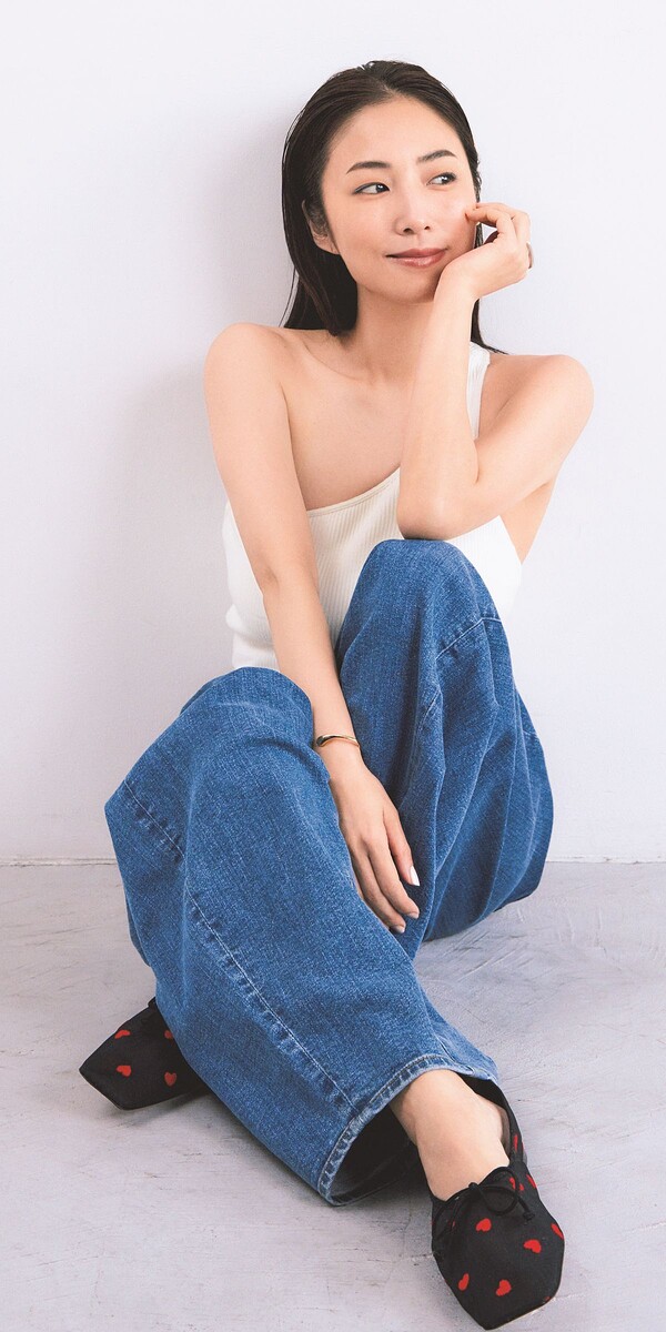 MEGUMI、肌見せトップスで美ボディ披露 “内面の美しさ”も語る - ライブドアニュース