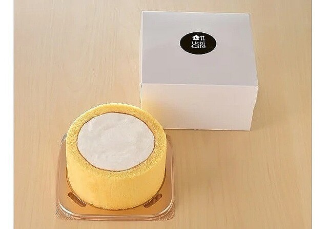 【画像】ローソンの「Uchi Caf プレミアムロールケーキ」が4号サイズに！ ネット限定で6月8日まで販売 1/3 - ライブドアニュース