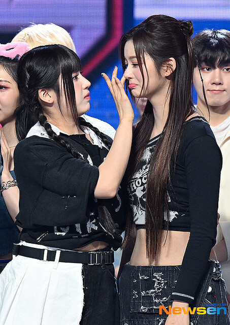 【画像】【PHOTO】NMIXX、3/29放送「SHOW CHAMPION」でデビュー後初の1位を獲得！涙するメンバーも 12/30 - ライブドアニュース