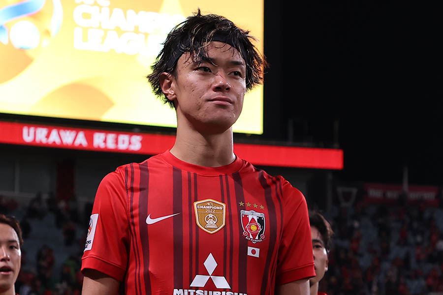 浦和FWがACLで昏倒 中国MFの右腕が顔面ヒット…ラフプレーでスタジアム騒然 - ライブドアニュース