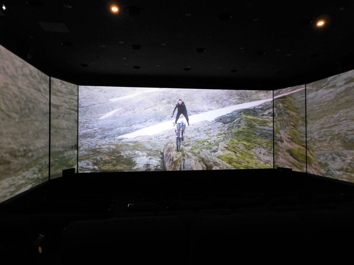 大阪初登場の3面ワイドビューシアター「ScreenX」、109シネマズ箕面で特別体験内覧会 - ライブドアニュース