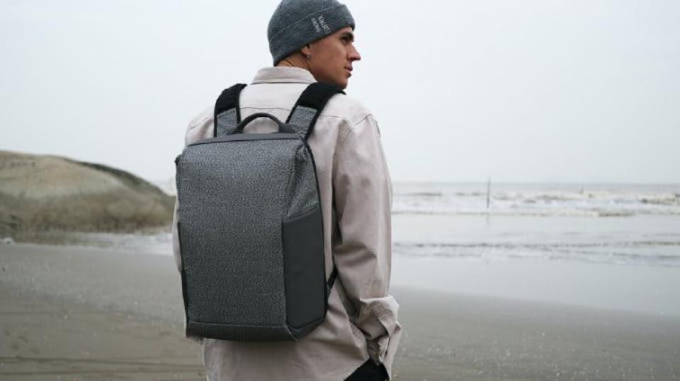 シンプルに見えて防御力抜群のバックパック「SNAPPACK」 - ライブドアニュース