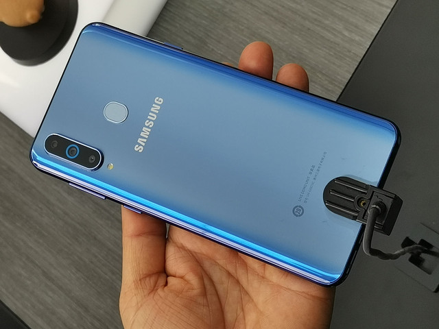 【画像】【ノッチ終了】Galaxy A8s、Nova 4、Honor V20 パンチホール採用3モデルを比較 6/14 - ライブドアニュース