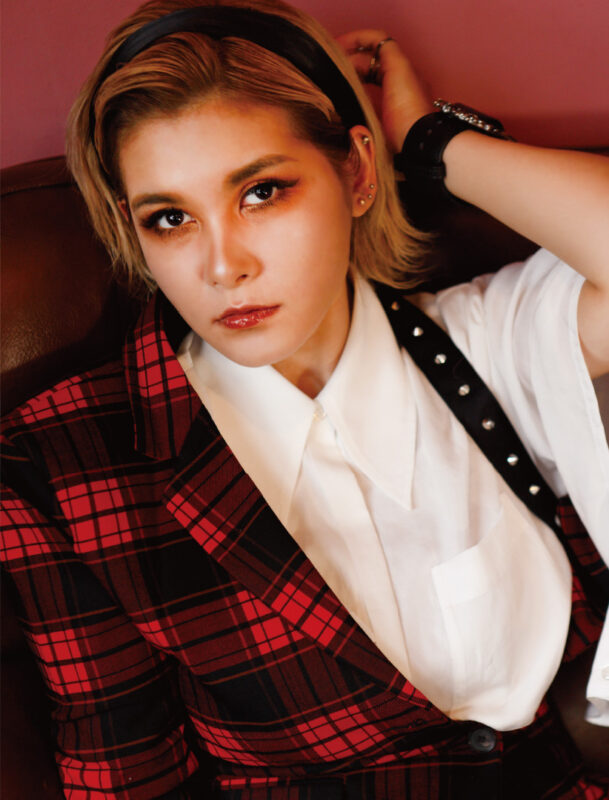 【画像】ファイルーズあい＆『マジデス』W表紙で大特集！『CONTINUE vol.82』／音羽-otoha-、ゲームセンターCX特集も 3/8 - ライブドアニュース