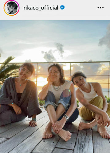 RIKACO、田中律子＆香坂みゆきと”沖縄合宿”豪華スリーショット披露し反響「美人三姉妹」 - ライブドアニュース