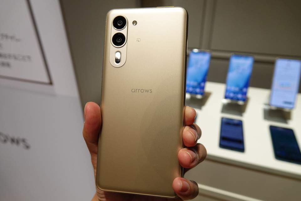 【画像】写真で見る「arrows We2」と「arrows We2 Plus」 2/34 - ライブドアニュース