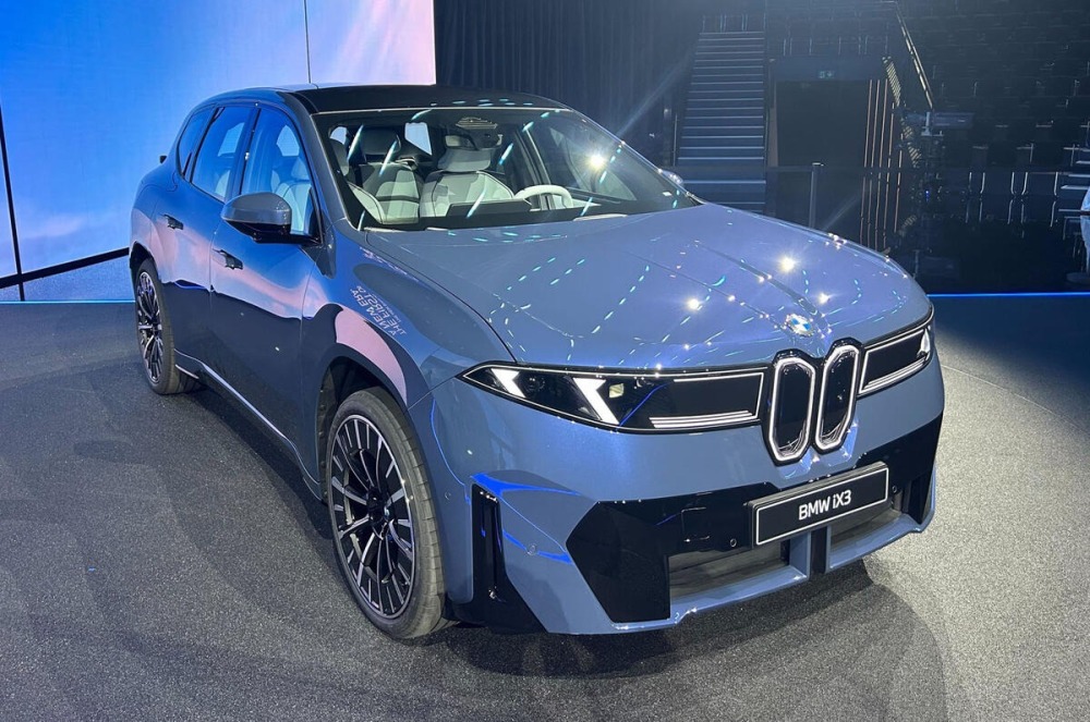 BMW新型EV『iX3』発表 航続距離は驚異の805km キドニーグリル小型化、新デザイン導入 - ライブドアニュース