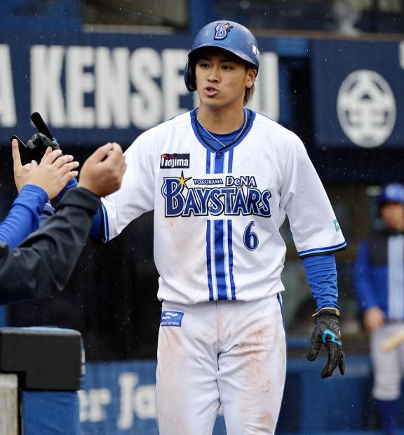 【DeNA】1軍参加の森敬、バットでアピールも走塁ミスに反省 - ライブドアニュース