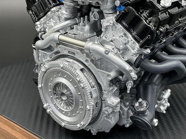 【画像】実機同様に専任スタッフがハンドメイドで組み上げてモデル化！ 究極のエンジンモデル「レクサスLFA 1LR-GUE」を発売 12/22 ...