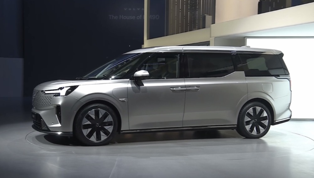 ボルボ 新型EM90発表 完全電動プレミアムミニバン (2023年11月12日掲載) - ライブドアニュース