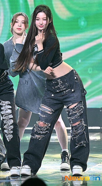 【画像】【PHOTO】NMIXX、3/29放送「SHOW CHAMPION」でデビュー後初の1位を獲得！涙するメンバーも 23/30 - ライブドアニュース