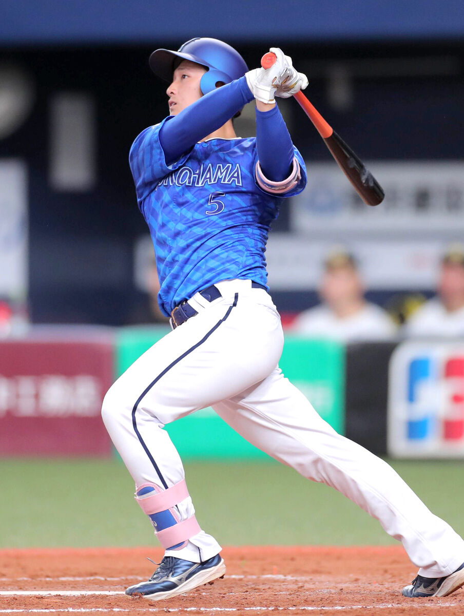 【DeNA】22年ドラフト1位。松尾汐恩が地元・関西でプロ初安打 家族が見守る中の一打に「恩を返せたかな」 (2024年4月2日掲載) - ライブドアニュース