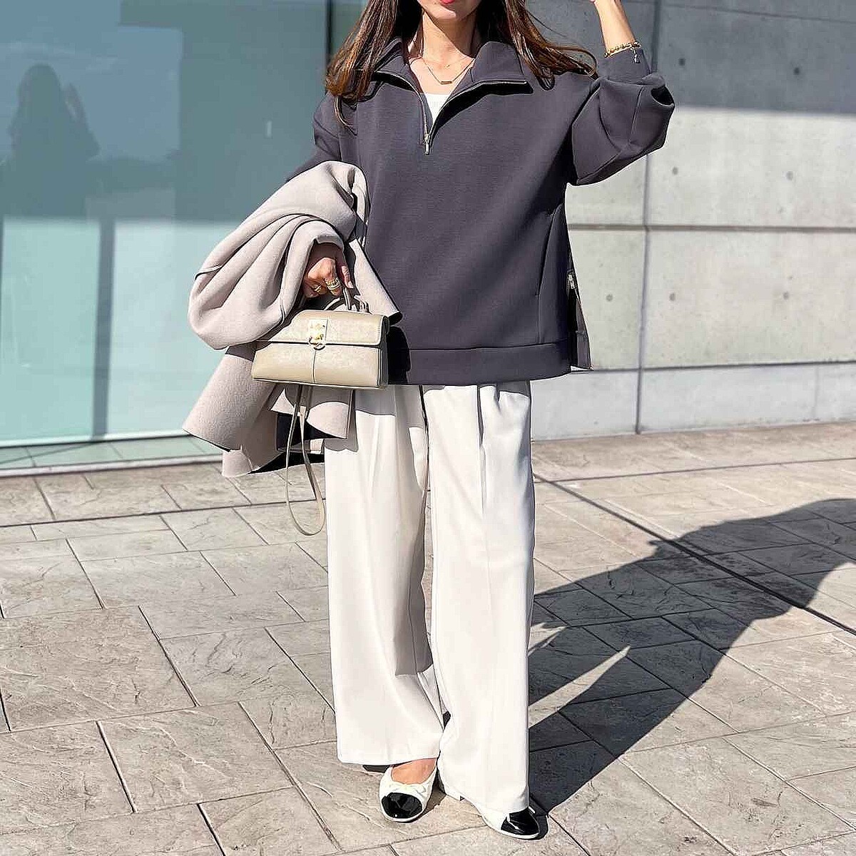 オンオフ頼れる“この色”！【GU】40・50代に推したい！「ホワイト系パンツ」 - Peachy - ライブドアニュース