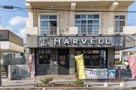 【沖縄】100%牛肉！肉々しい自家製パティの存在感！「Cafe＆Bar Marvell」のハンバーガー (2025年2月18日掲載) - ライブドアニュース