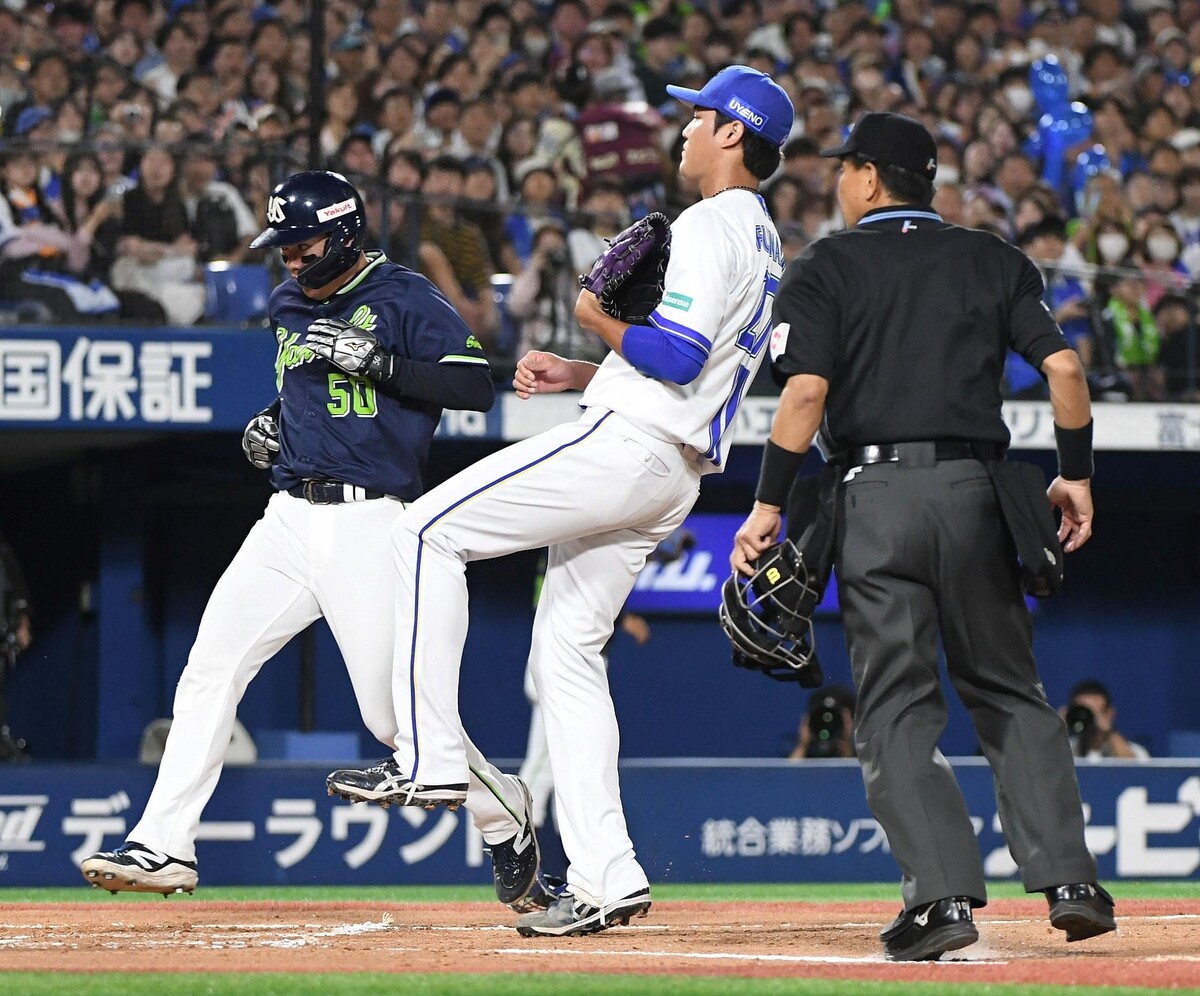 DeNA・藤浪晋太郎 CSでの救援登板に不安を残す1回2失点 打者の背後を通過する大暴投も - ライブドアニュース