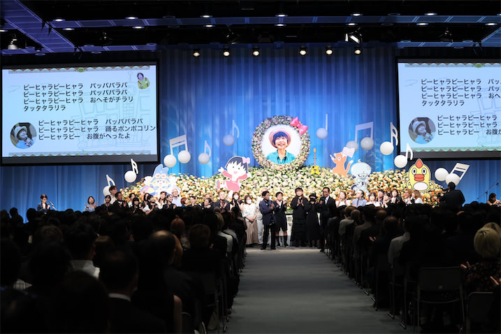 【TARAKOさんお別れの会】参列者800人が想いを込めて追悼の大合唱 - ライブドアニュース
