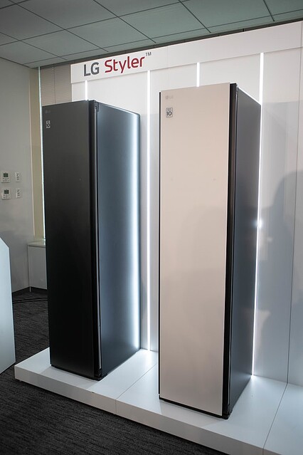 【画像】ホームクリーニング機「LG Styler」から新モデルが登場 インテリアに馴染む2色を展開 - ライブドアニュース