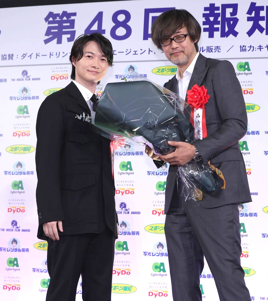 監督賞の山崎貴監督「地道な作品作りで世界への門開く」 神木隆之介が祝福「ご一緒できて幸せ」…報知映画賞表彰式 (2023年12月12日掲載 ...