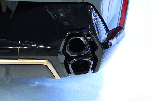 【画像】BMW史上最高に欲張りなSUV? ワンプライス2,130万円の「XM」が日本初公開! 11/14 - ライブドアニュース