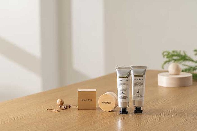 日本の樹木の香りが楽しめる!リップバームとハンドクリームが｢meet tree｣から登場♡ - Peachy - ライブドアニュース