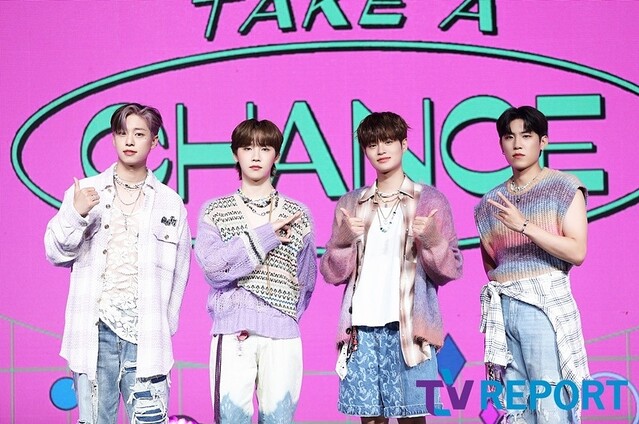 【PHOTO】AB6IX、6TH EP「TAKE A CHANCE」発売記念ショーケースを開催 - ライブドアニュース