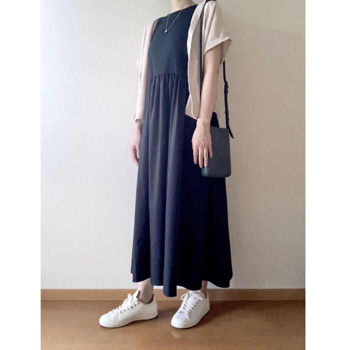 【GU】おしゃれすぎ…！人気沸騰中の〈黒ワンピ〉で夏の着こなし3連発！ - ライブドアニュース