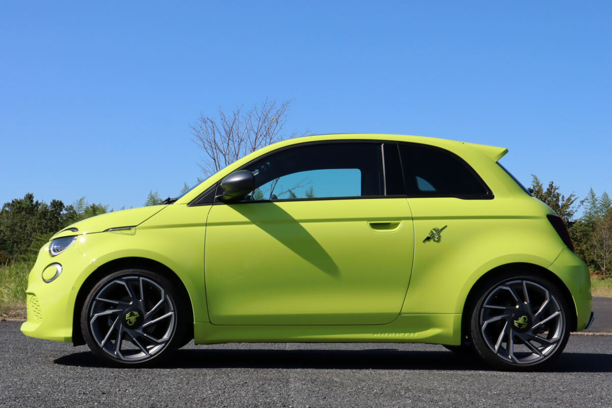 今年を代表する10台に選出! アバルトのEV「500e」ってそんなにいいクルマ? - ライブドアニュース