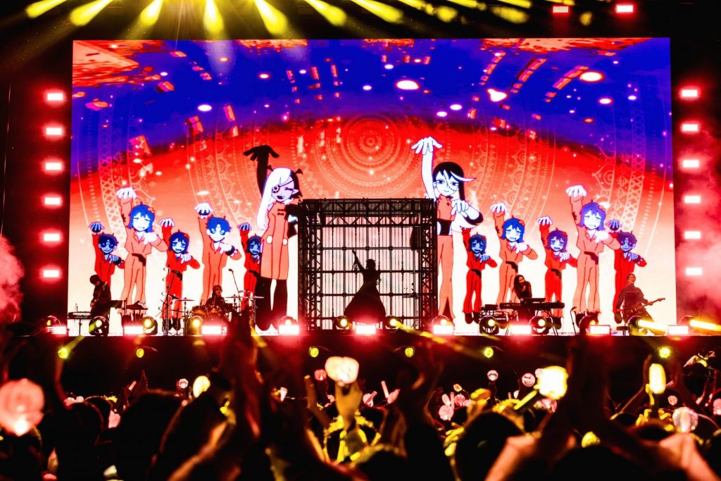 歌い手Ado、万博ライブで魅せた熱唱とセカイ (2025年4月15日掲載) - ライブドアニュース