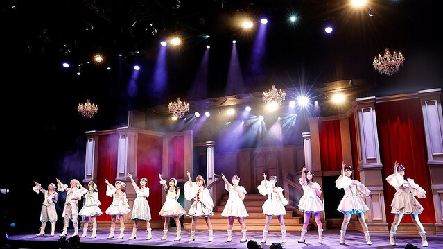 BEYOOOOONDS『ビヨサイユ宮殿』開幕 貴族スタイルやアイドル衣装にも注目 - ライブドアニュース