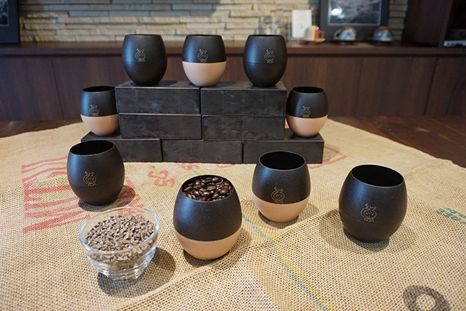 味の素AGFとアサヒユウアスがエコカップ「Aroma Loop」を共同開発、廃棄するコーヒー粉をアップサイクルで香り楽しめるカップに - ライブドアニュース