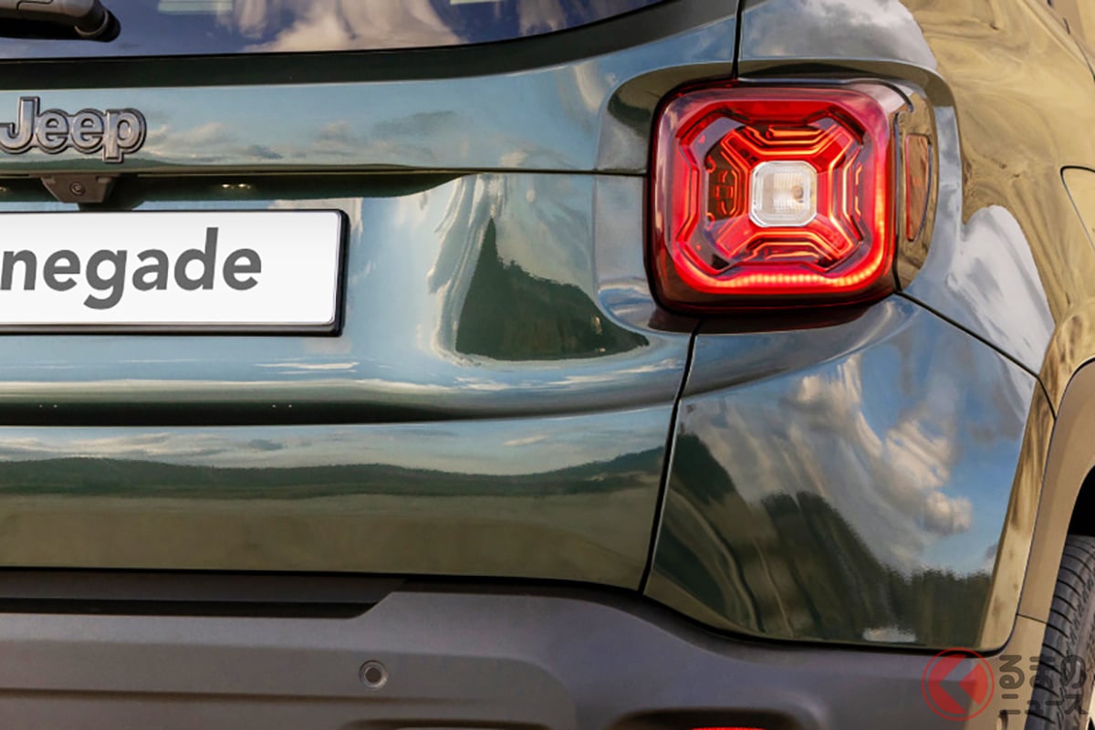 全長4.2mの「“新”コンパクトSUV」発売！ “カクカクボディ”に新色「グリーン」採用！ 1.5リッター「ターボ」エンジン搭載！ 547万円のジープ「レネゲード ノーススター エディション ...