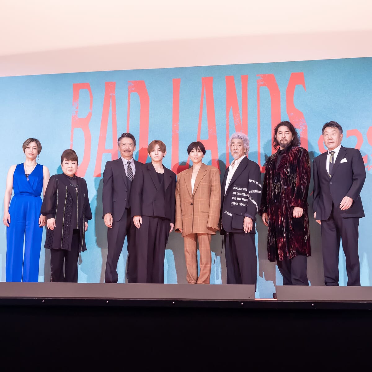 安藤サクラ、Hey! Say! JUMP 山田涼介ら豪華キャスト7名登壇！映画『BAD LANDS バッド・ランズ』完成披露試写会 - ライブドアニュース