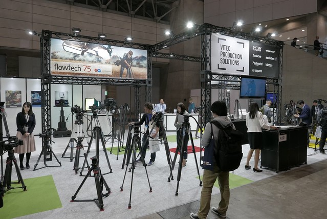 【InterBEE2018】ヴァイテックプロダクションソリューションズではワンタッチで伸縮できる三脚flowtechを展示。100mmヘッドバージョンも登場 - ライブドアニュース
