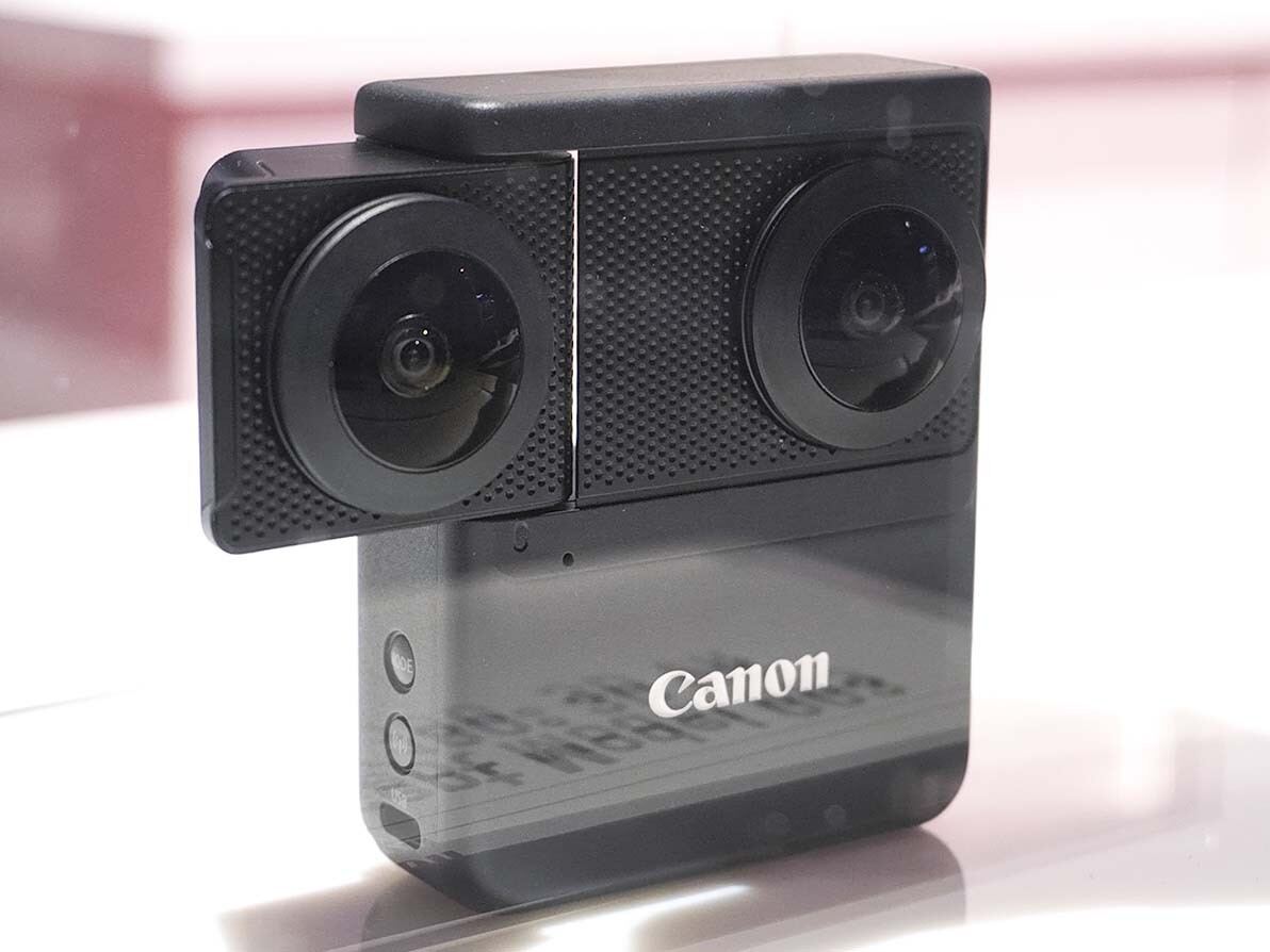 【画像】【CES 2024】3Dに注力するキヤノン、APS-Cミラーレス用のVR撮影レンズなどを展示 7/11 - ライブドアニュース